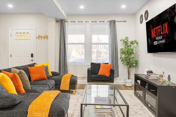 Spacious 4br Townhome In Dc W/ Patio & Parking - Washington D. C., DC