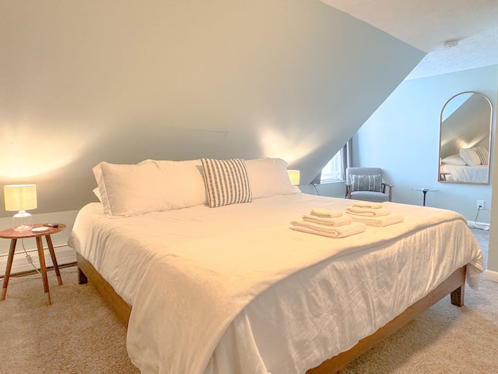 New - King Bed- Modern Design- Manchester Top Pick - Manchester, NH