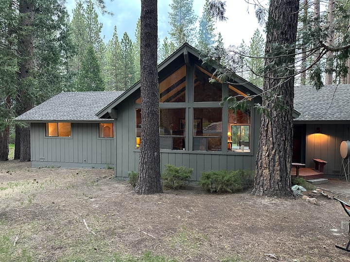 The Osage Retreat- Walk To Town! - Graeagle, CA