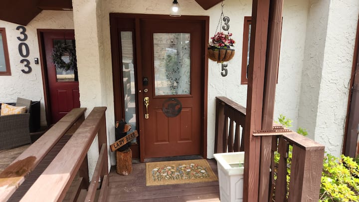 The Lazy Bear Condominium- Pet Friendly! - Helen, GA