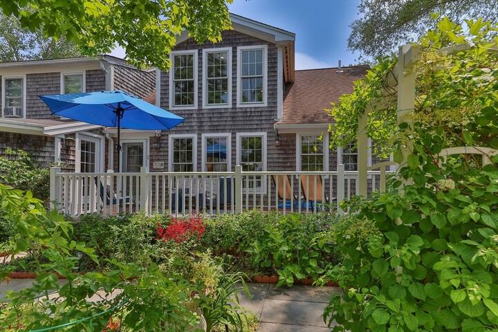 Very Spacious West End Townhouse - Provincetown, MA