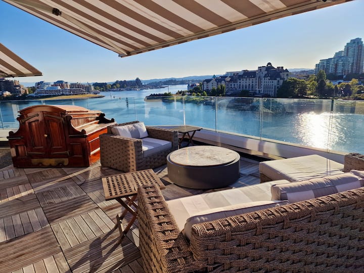 "Sunset Bay Suite"
Breathtaking Waterfront Suite - Victoria