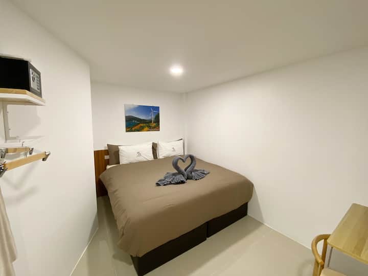 Sj Beach House Patong Standard With King Size Bed - Patong Beach