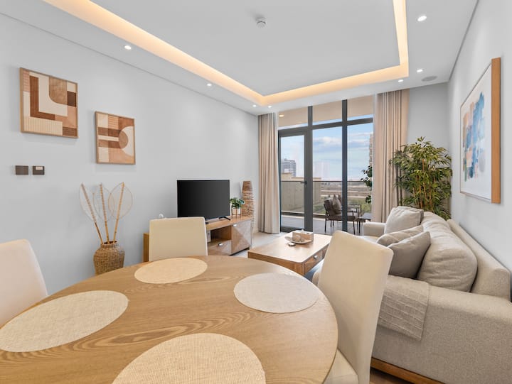 Convenient City Apartment Near Metro & Downtown - Dubai