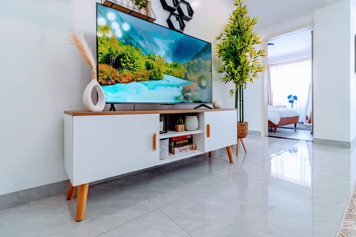 Views | Gym | Golf | Tuck Shop| Washer & Dryer - Nairobi