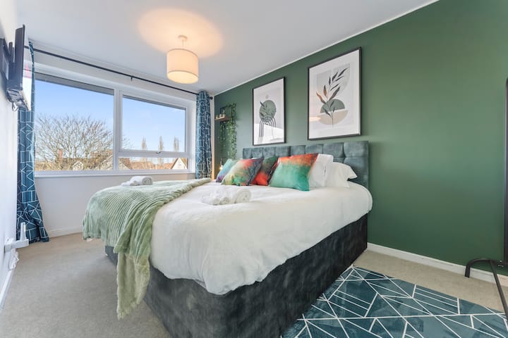 Charming House | 6 Beds |Parking | Guests 6 |Wifi. - Cotswolds