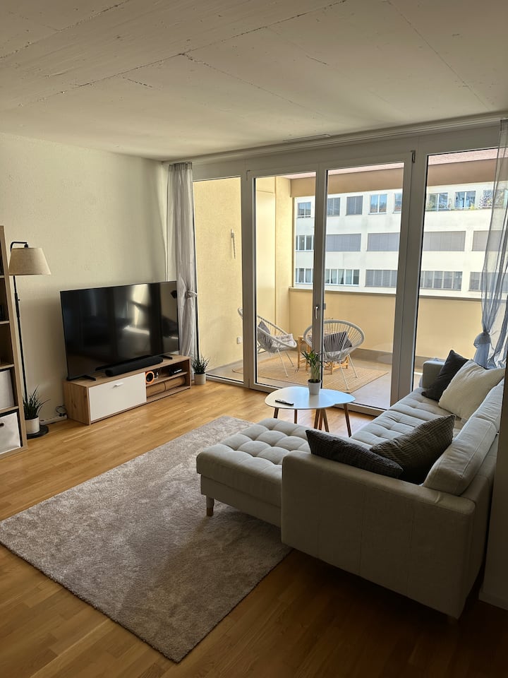 Spacious & Qualitative Apartment - Zúrich