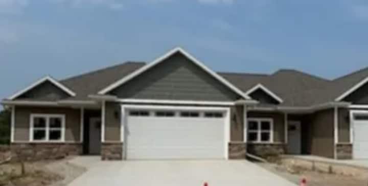Convenient Cozy Condo
1 Mi To Atw & Hwy 41 - Greenville, WI