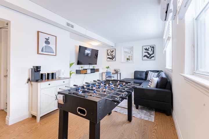 2min>dt|cowboys|full-kitchen|65 Inch Tv - London