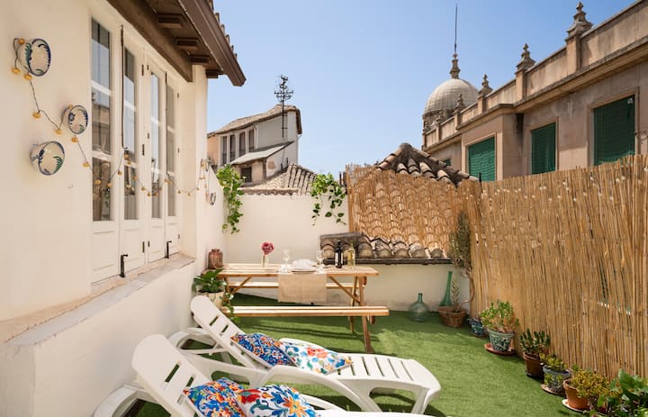 Central Apartment Near Cathedral & Private Terrace - Granada