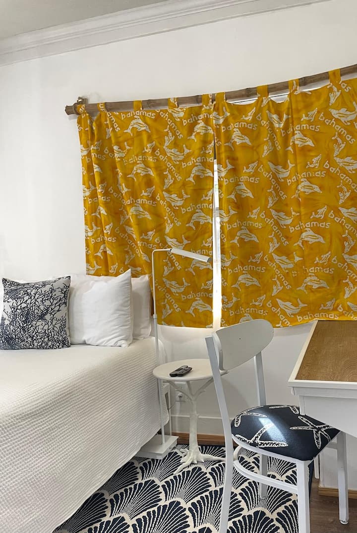 Private Room @ Native House #1 (Mango) - Nassau