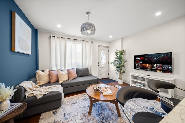Modern Queen West Escape | Sleeps 6 W/ Parking! - Toronto