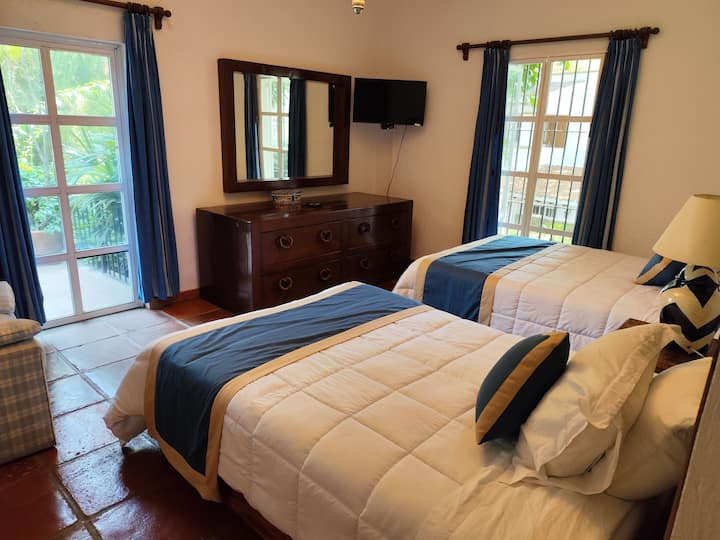 Suite C/ 2 Camas Matrimoniales C/ Acceso A Alberca - Cuernavaca