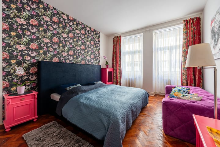 Cozy Central Apartment By Charles Square - Praha