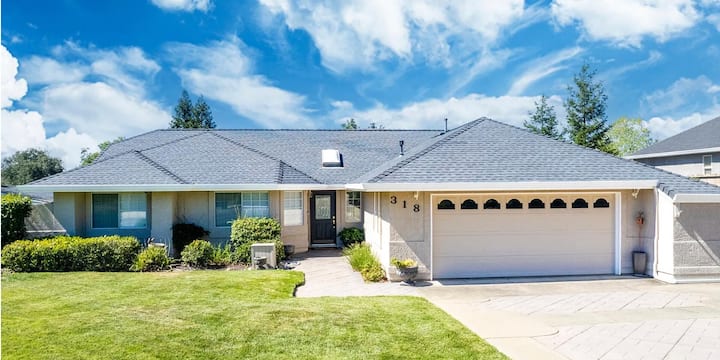 Private Studio Central Located W/ Villa Amenities - Redding, CA