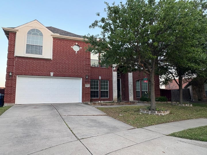 Spacious 5 Bedroom Home- Gym - Office - Pga Frisco - Little Elm, TX