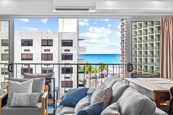 New Upgraded Condo, A/c, Oceanview + Parking - Honolulu