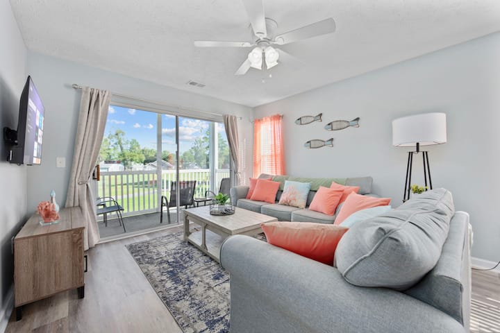 Coastal Getaway W/ Pools | Close To Ccu & Ripken - Myrtle Beach