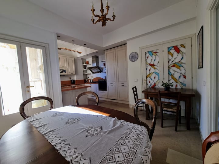 Large Family Room – With A Terrace & City Views - Pise