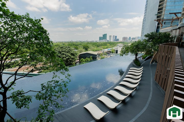 1bd/skypool/ Skywalk To Bts-mrt-jj Market - Bangkok