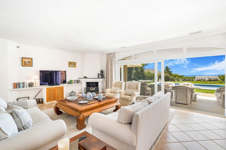 Elegant Family Villa In La Quinta Golf Benahavis - Costa del Sol