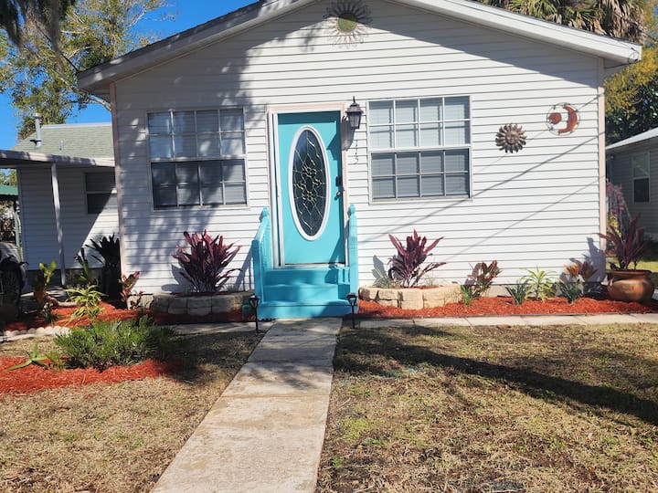 Beach, Boating, Fishing, Surf. Small Dogs+pet Fee - Edgewater, FL