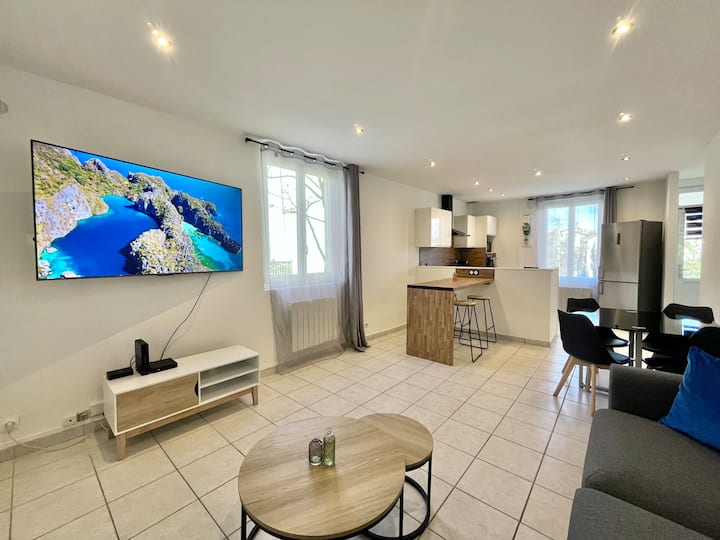 Maison De Ville Rénovée à 15 Min De Lyon - Pierre-Bénite