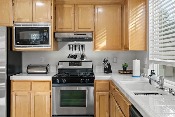 Jane's Home (Av) | Priv Room W Hvac - 1 - Palo Alto, CA
