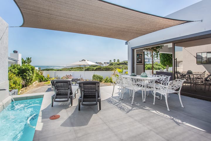 Beach House Villa Blau - Grotto Bay