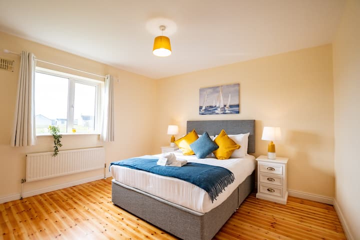 Galway City 3 Bed + Free Parking - Galway