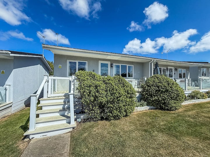 Charming Chalet In Lowestoft Ref 12077b - Lowestoft