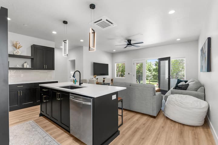 4- New Modern Loft Near Zion, Bryce, Grand Canyon - Hurricane, UT