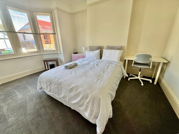 Charming Master Room In A Share House - Hobart