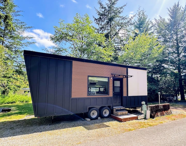 Clever Tiny Home - Jedediah Smith Redwoods State Park, Crescent City