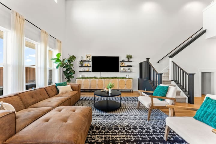 Stylish Modern Resort Home - Boise, ID