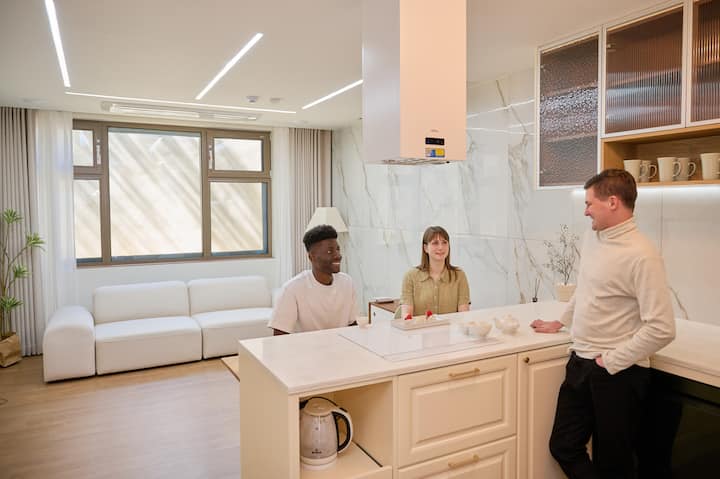 [11/r3t2] 경복궁 도보5분,서촌 중심 위치 한국 감성 숙소/가족단체/광화문·광장시장 - Seoul