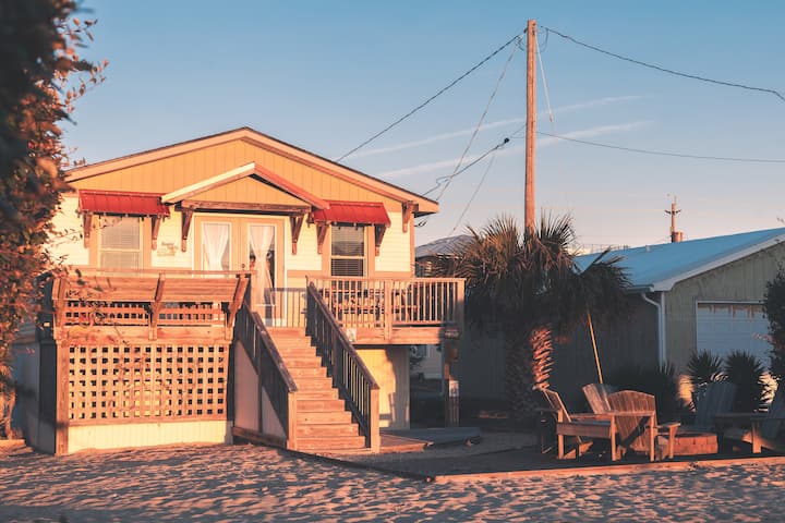 Oceanfront Cottage With Beach, Dunes & Volleyball! - Carolina Beach, NC