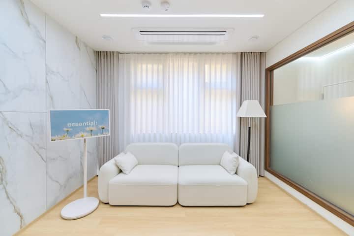 [12창덕/r3t2] 경복궁 도보 · 종로 공식인증 숙소 | 프라이빗 3룸 | 가족추천 - Seoul