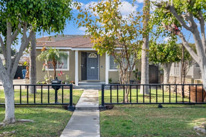 Perfectly Located Home In The Heart Of Socal - Cerritos