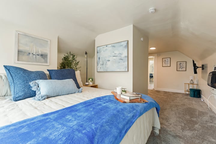 Cozy 3rdfloor. King Bed. Freelaundry. Awesome Deal - Cleveland Heights, OH