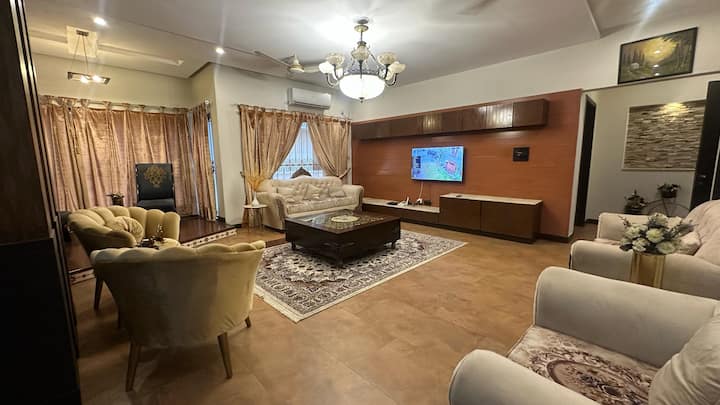 Spacious 6br Dha Home, Private - Ideal For Events - Lahore