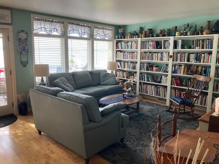 Charming Saratoga Lake Front Home...enjoy! - Saratoga Springs, NY