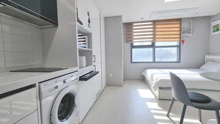 동해 파인앤유오션시티 517호 라텍스퀸 디럭스룸( 25년 All새제품 ) - Donghae-si