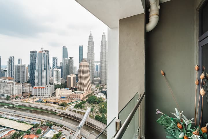 Legasi@kgbharu| Klcc View | Next To Klcc &Train#38 - Kuala Lumpur