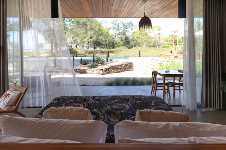 The Beach House 1 • The Beach Front - Islas Gili