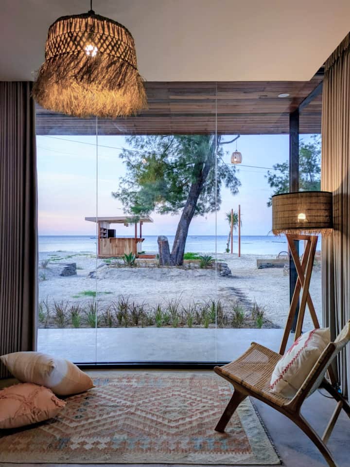 The Beach House 1 • The Beach Front - Islas Gili