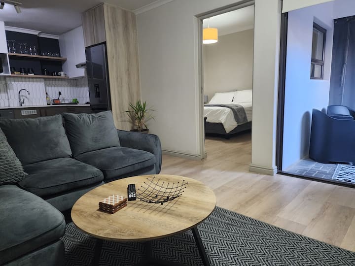 Private Stylish Apartment - Parklands