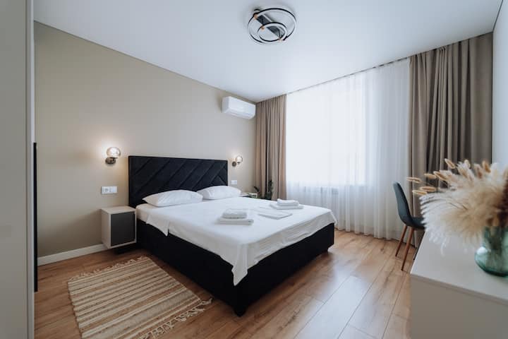 Bright 2-bed Flat • Near Station • Work-friendly - Chișinău