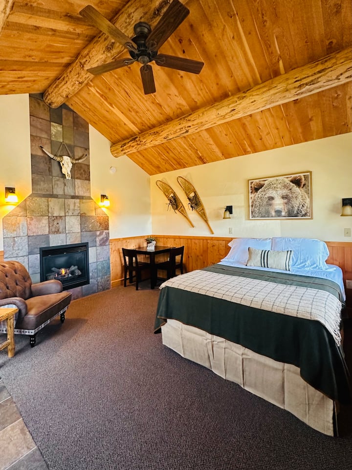 Cozy 1 Bed Cabin Near Two Medicine Lake: Cabin 7 - Montana