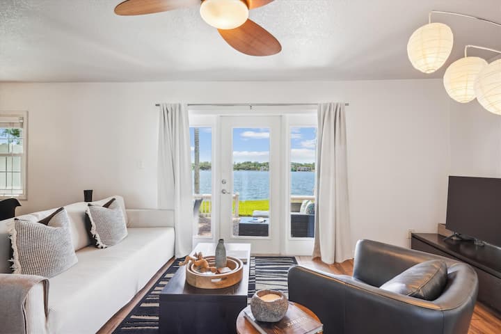 Resort Style Luxury Condo On The Waterfront With Private Patio Overlooking Bay. - St. Petersburg, FL
